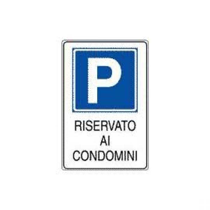 Cartello parcheggio riservato ai condomini